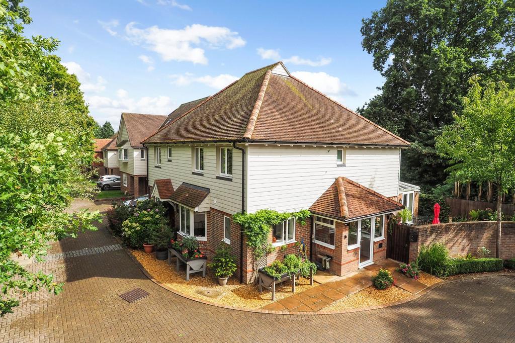Boyneswood Road, Medstead, Alton... 3 bed semi-detached house - £500,000