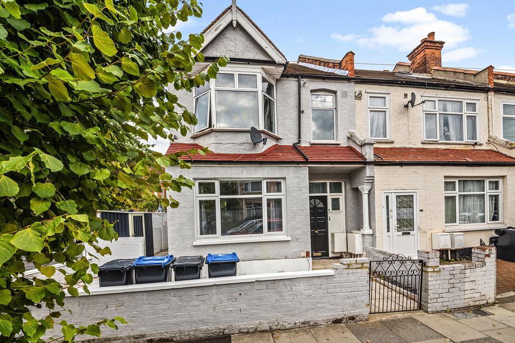 Links Road, London SW17 2 bed flat - £1,700 pcm (£392 pw)