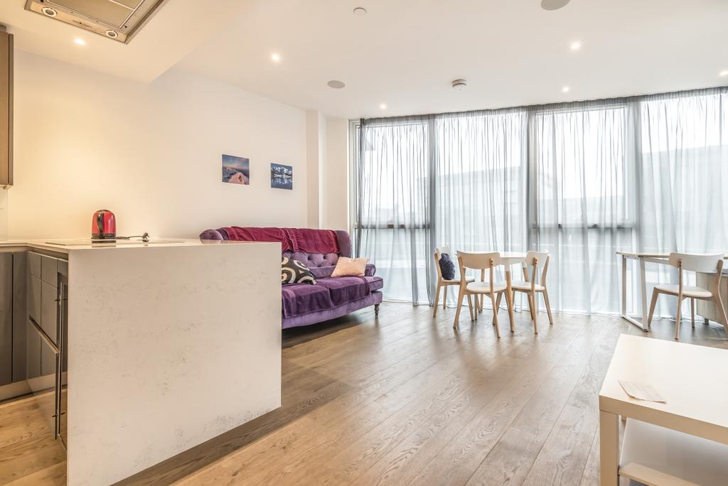 Juniper Drive Wandsworth SW18 2 bed apartment - £3,250 pcm (£750 pw)