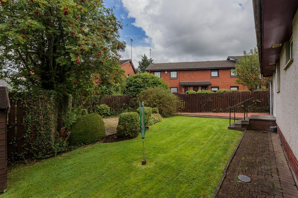 21 Leabank Avenue, Paisley, PA2 8BQ 2 bed bungalow - £230,000