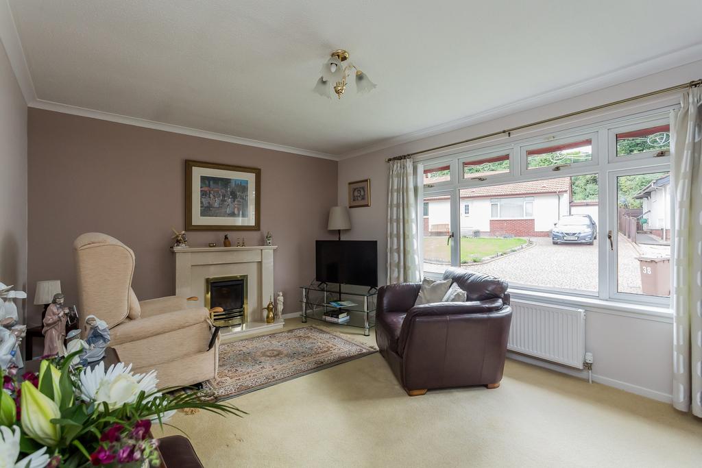 21 Leabank Avenue, Paisley, PA2 8BQ 2 bed bungalow - £230,000