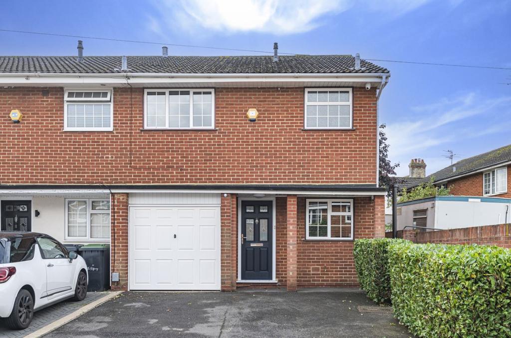 The Ridgeway, Flitwick, Bedford 3 bed semi-detached house - £350,000