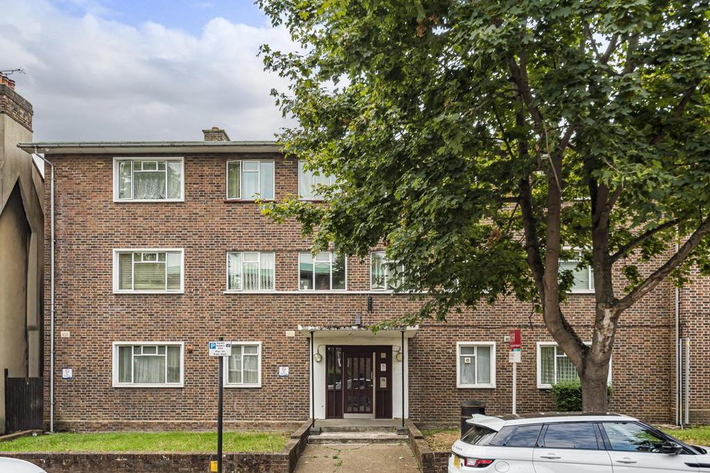 Lessar Avenue, Clapham 3 bed flat - £475,000