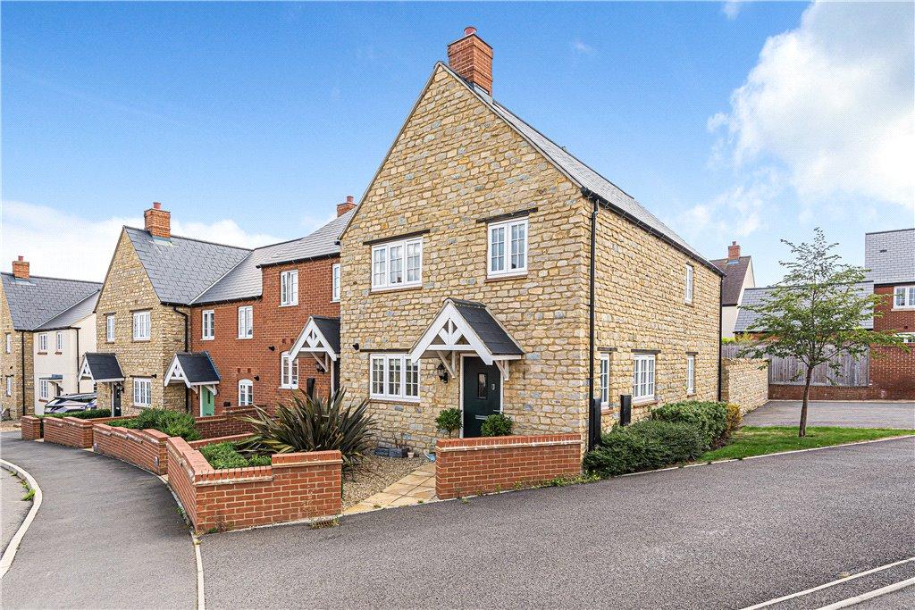 Roberts Road, Silverstone, Towcester... 4 bed house - £375,000