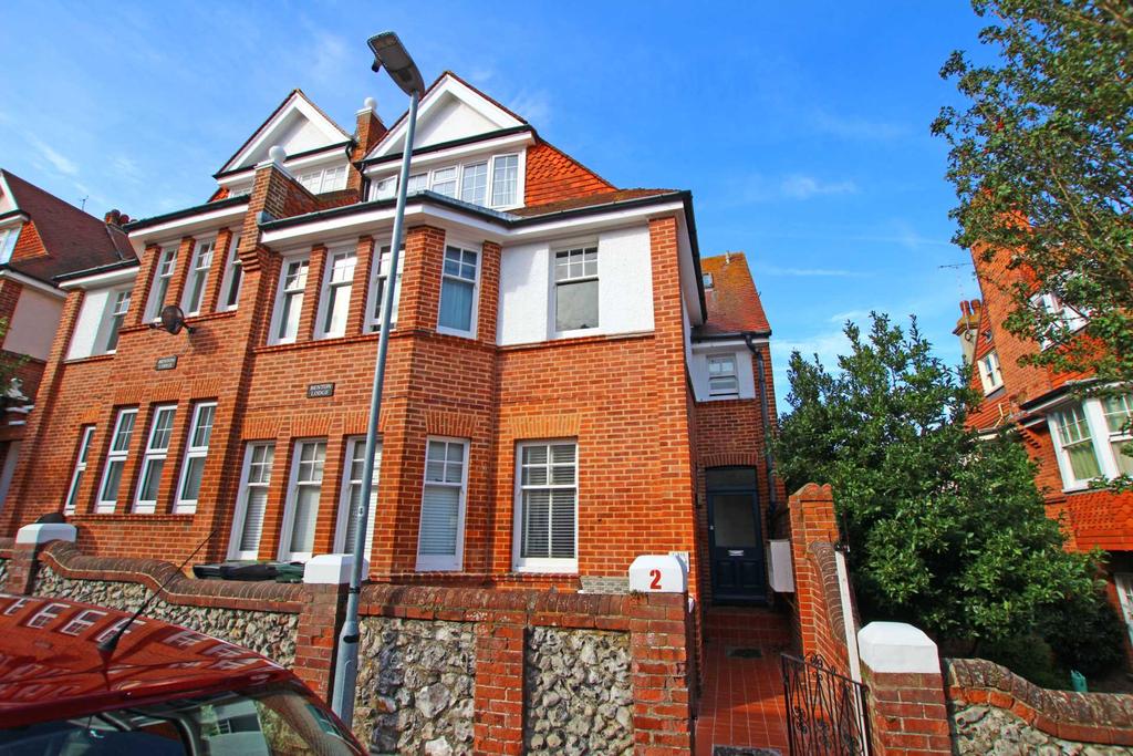 South Cliff Avenue, Eastbourne, BN20 7AH 2 bed flat - £210,000