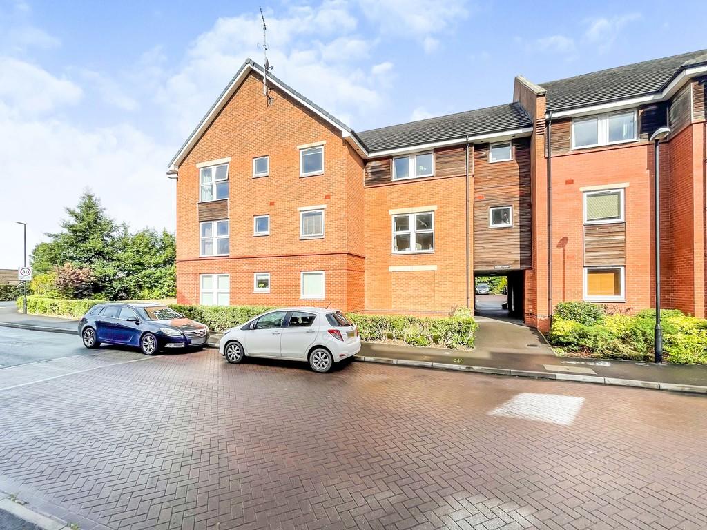 Chain Court, Old Town, Swindon 2 bed apartment - £150,000