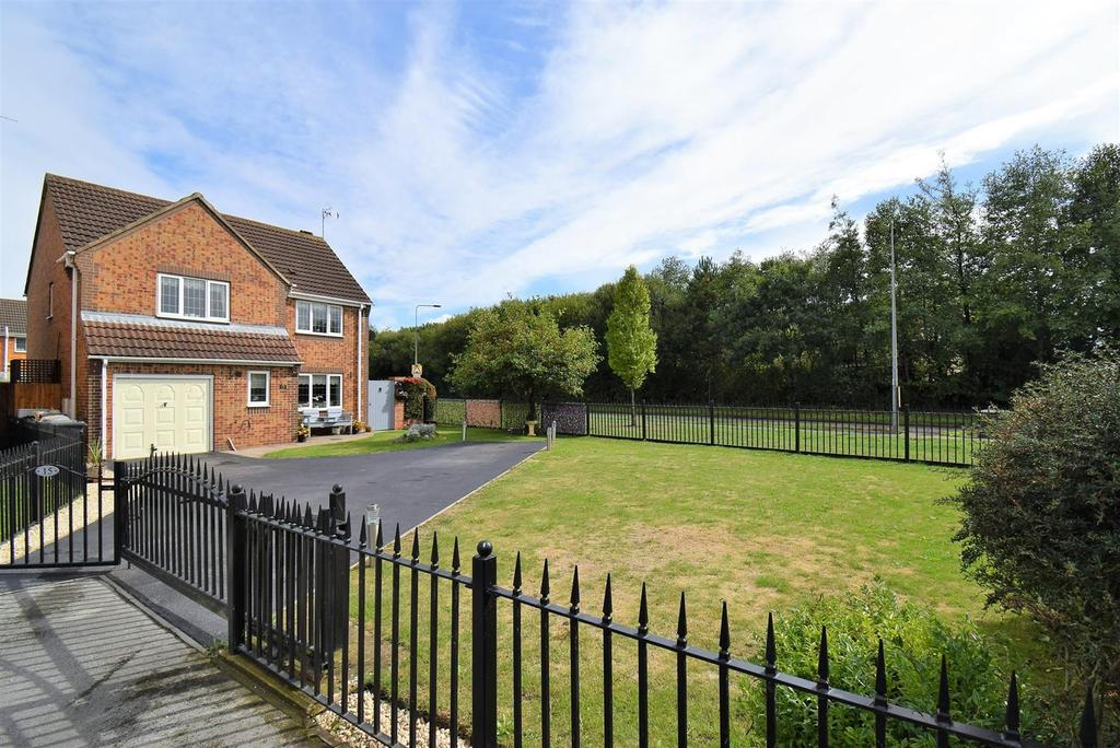 Santolina Way, Hull 4 bed detached house - £314,950