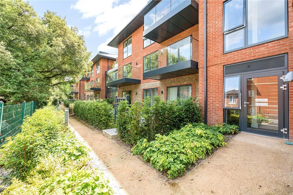 Winchester Holts, Sarum Road, Winchester, Hampshire, SO22 2 bed ...