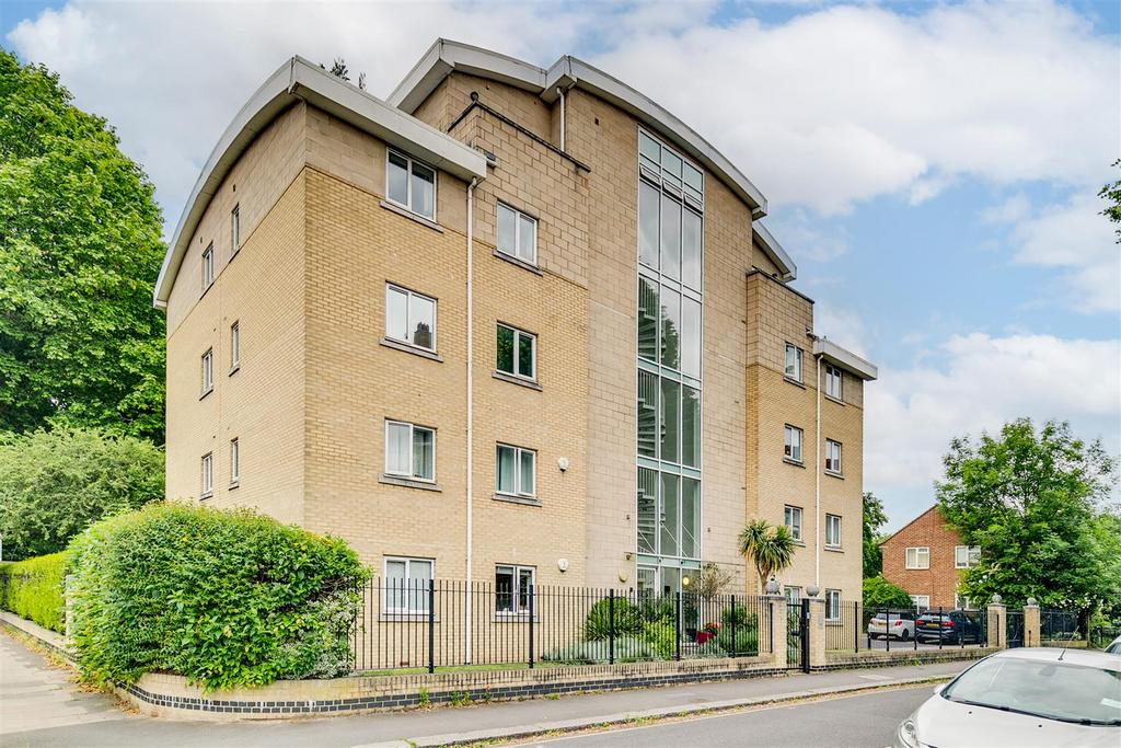 Devonshire Street, London, W4 2 bed flat - £525,000