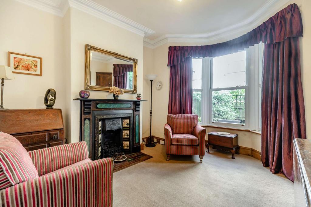 The Avenue, Harrogate, HG1 4QB 2 bed house - £275,000