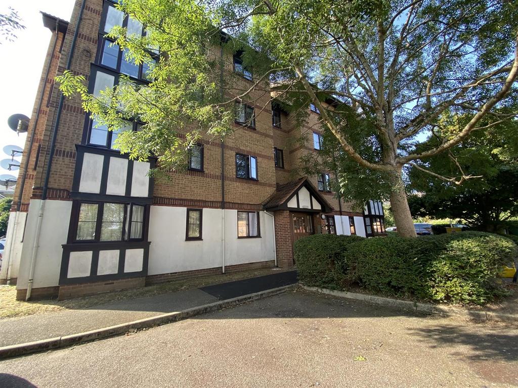 Frobisher Road, Erith 2 bed flat - £1,300 pcm (£300 pw)