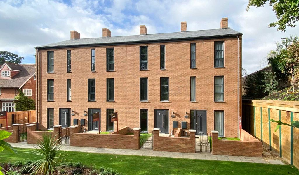 Tring - NEW HOMES 3 bed end of terrace house - £650,000