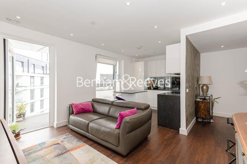 Wandsworth Road, Nine Elms SW8 1 bed apartment - £2,817 pcm (£650 pw)