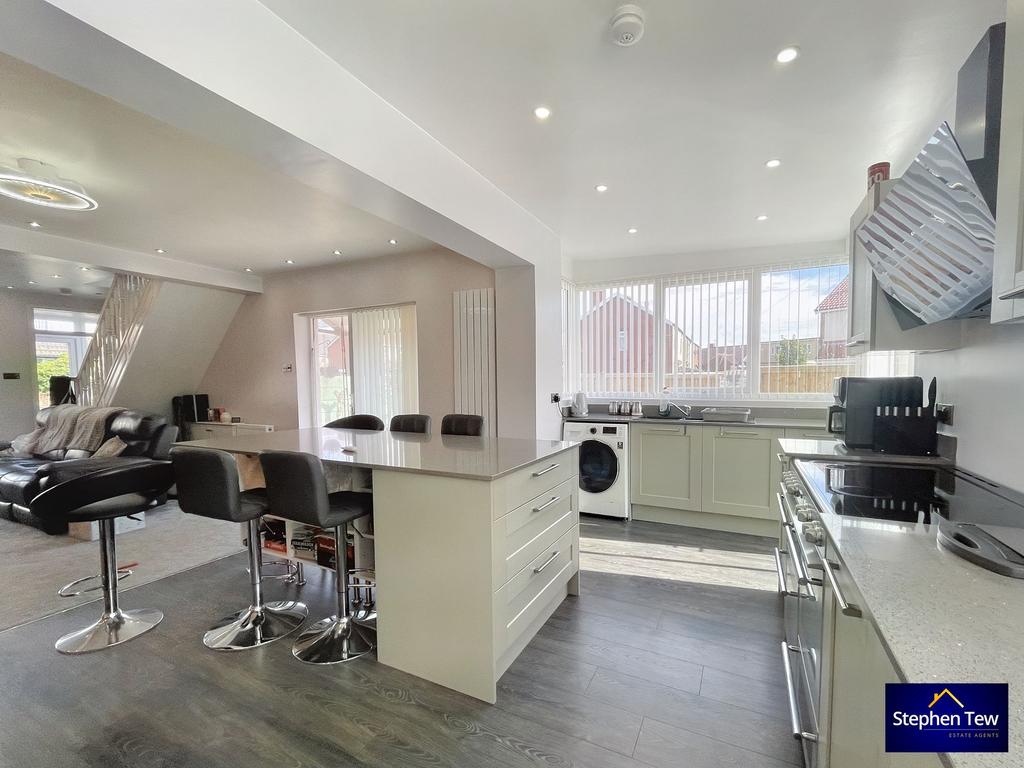 Ellesmere Road, Blackpool, FY4 3 bed end of terrace house - £150,000