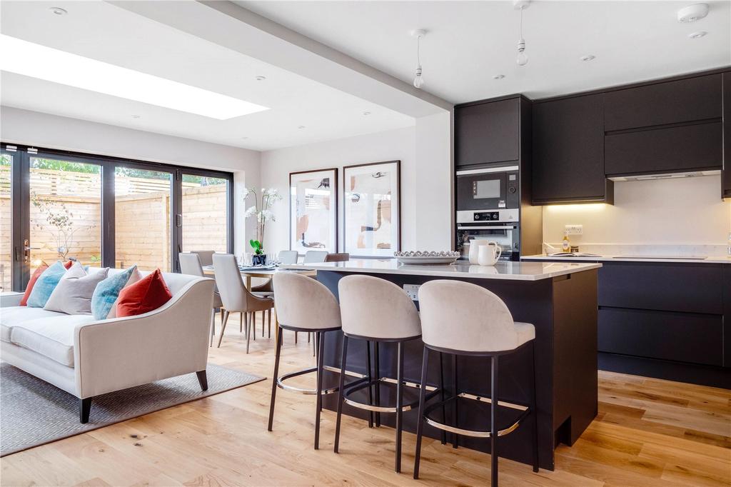 Schurlock Place, Twickenham, TW2 3 bed mews - £1,095,000
