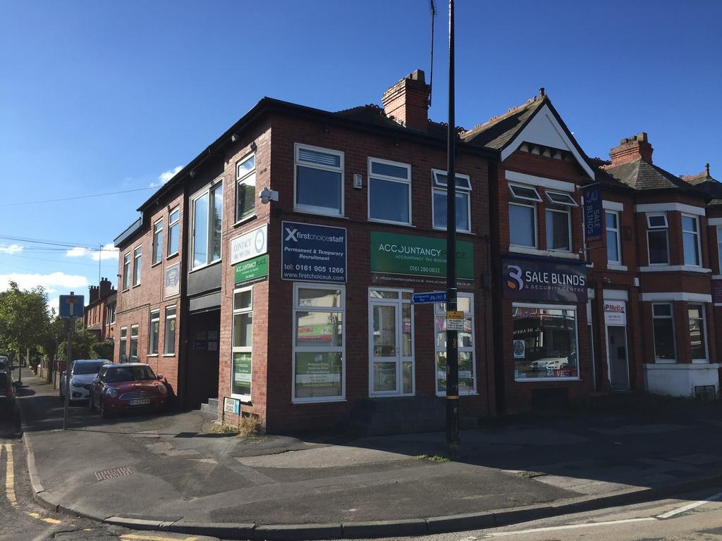 Washway Road, Sale M33 Property to rent - £250 pcm (£58 pw)