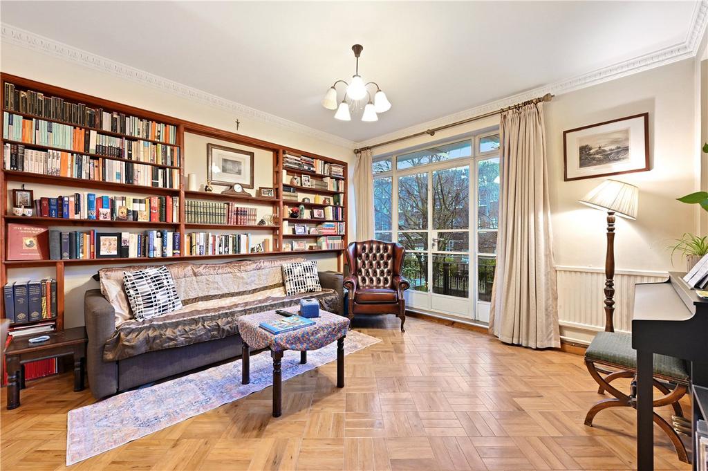 Southampton Row, London, WC1B 2 bed apartment - £700,000