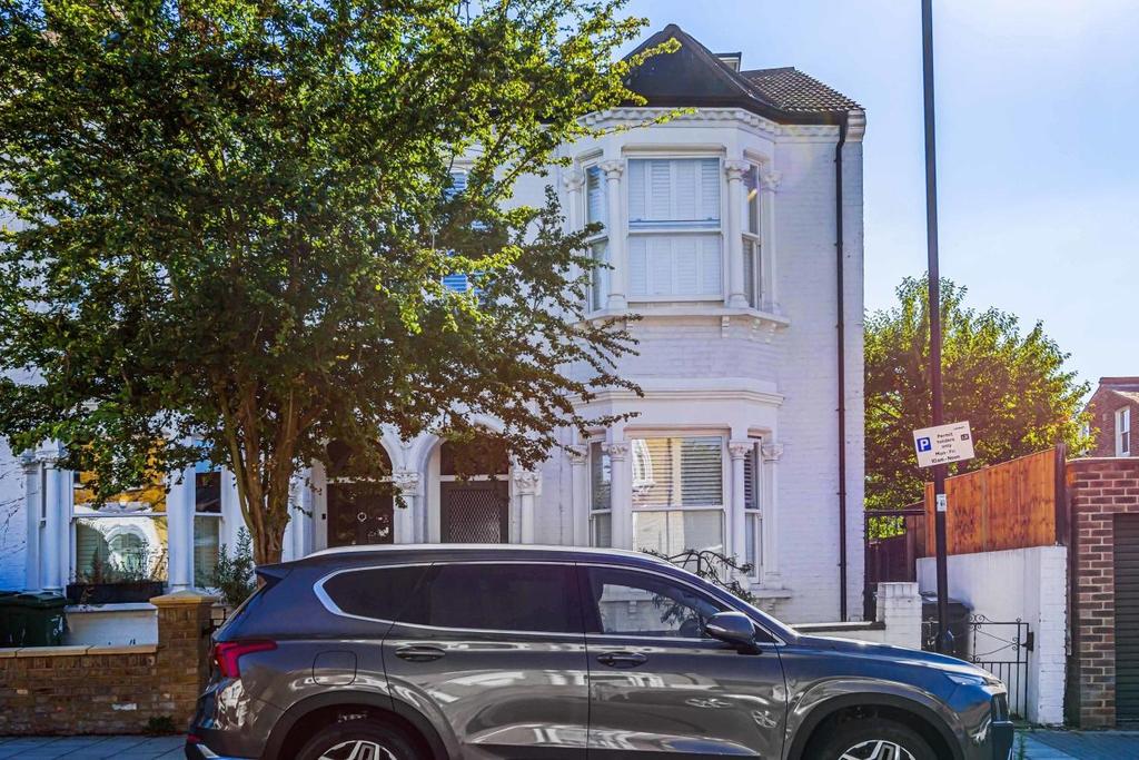 Caldervale Road, Clapham 2 bed flat - £775,000