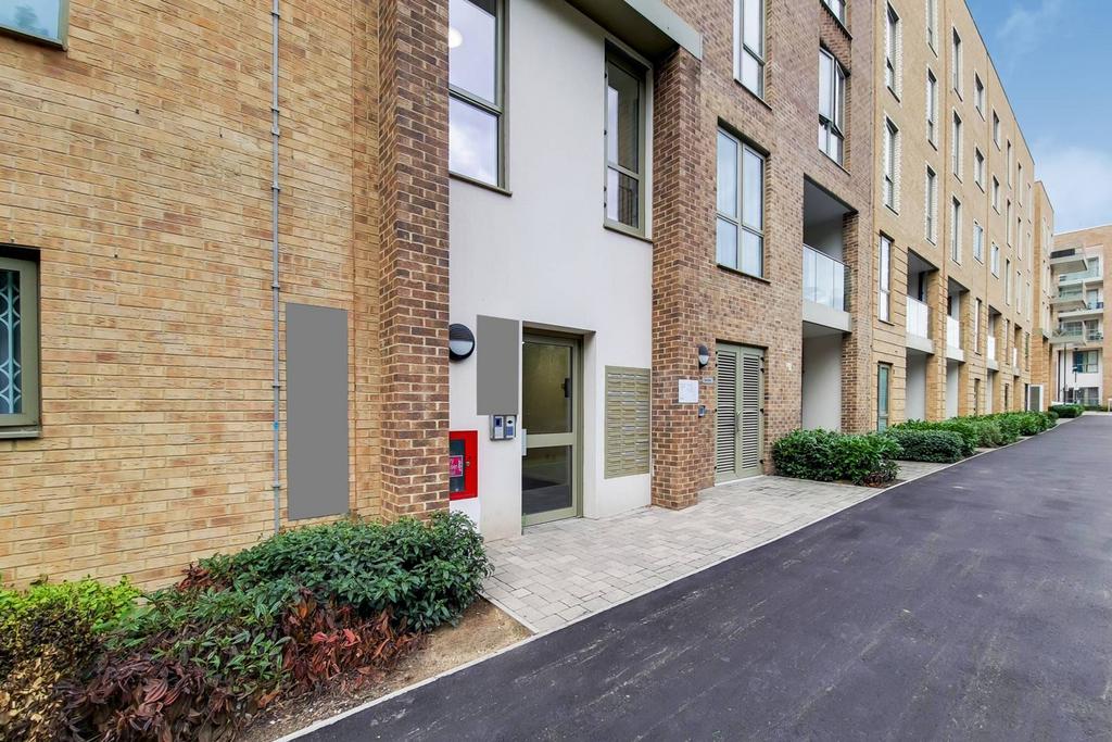 Grahame Park Way, Colindale, London, NW9 3 bed penthouse - £775,000