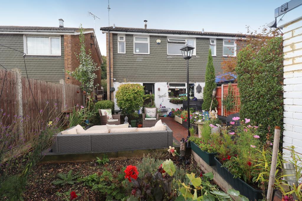 Julius Gardens, Bramingham, Luton... 3 bed semi-detached house - £300,000