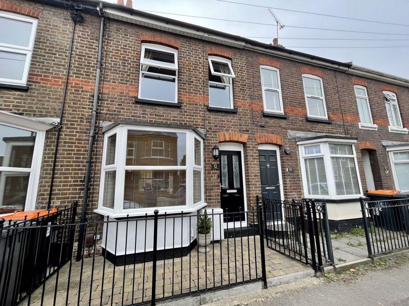 Park Street, Dunstable 2 bed terraced house - £260,000