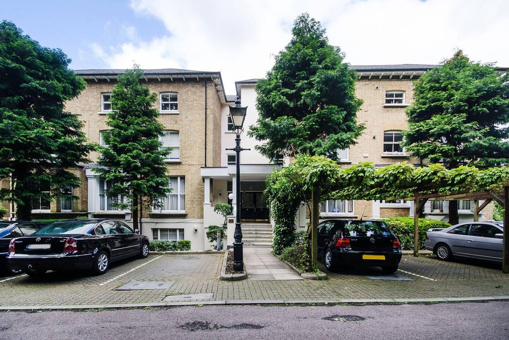 Roxeth Hill, Harrow, HA2 2 bed flat - £525,000