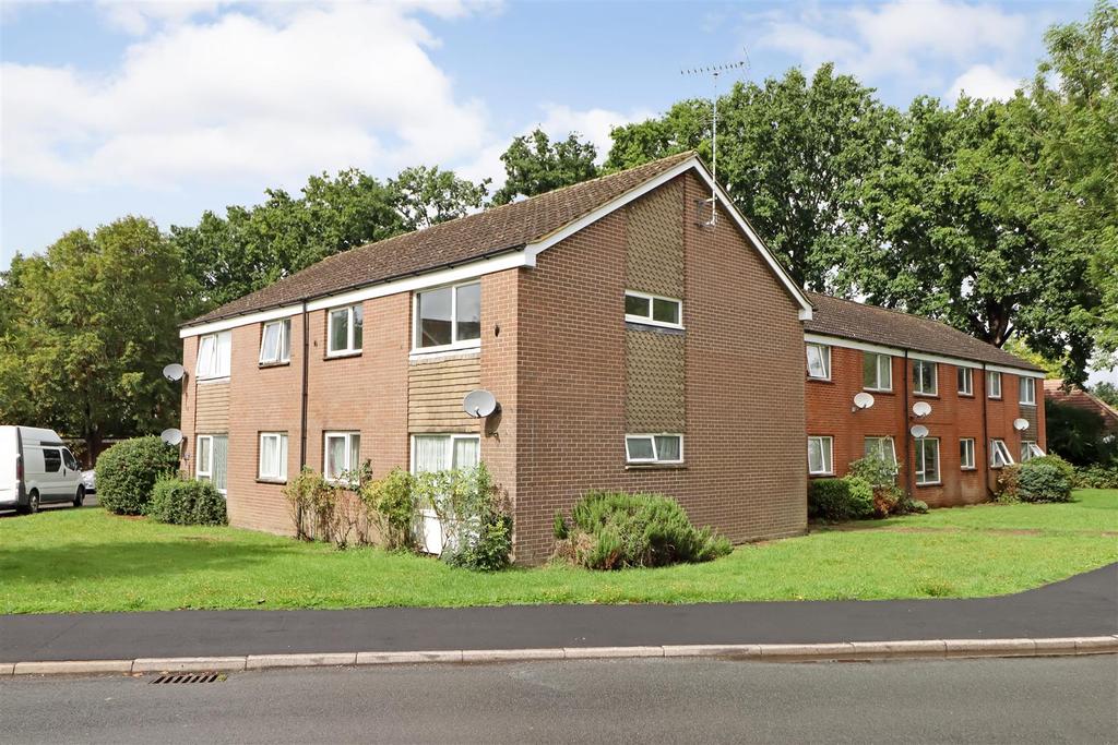 The Grattons, Slinfold 1 bed flat - £165,000
