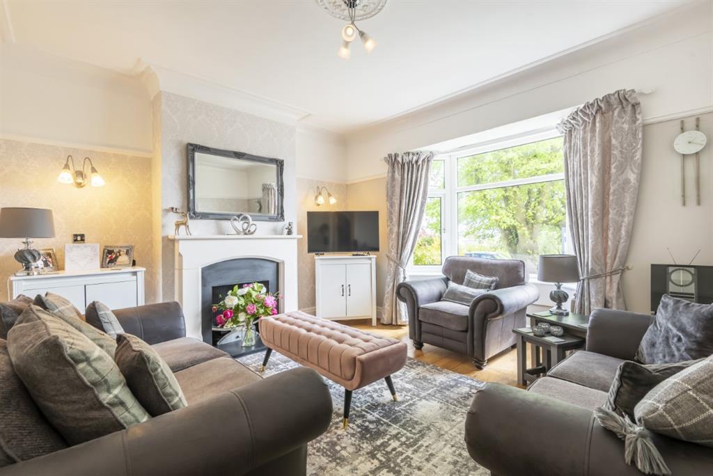 Victoria Walk, Horsforth, LS18 4PL 4 bed semi-detached house - £470,000
