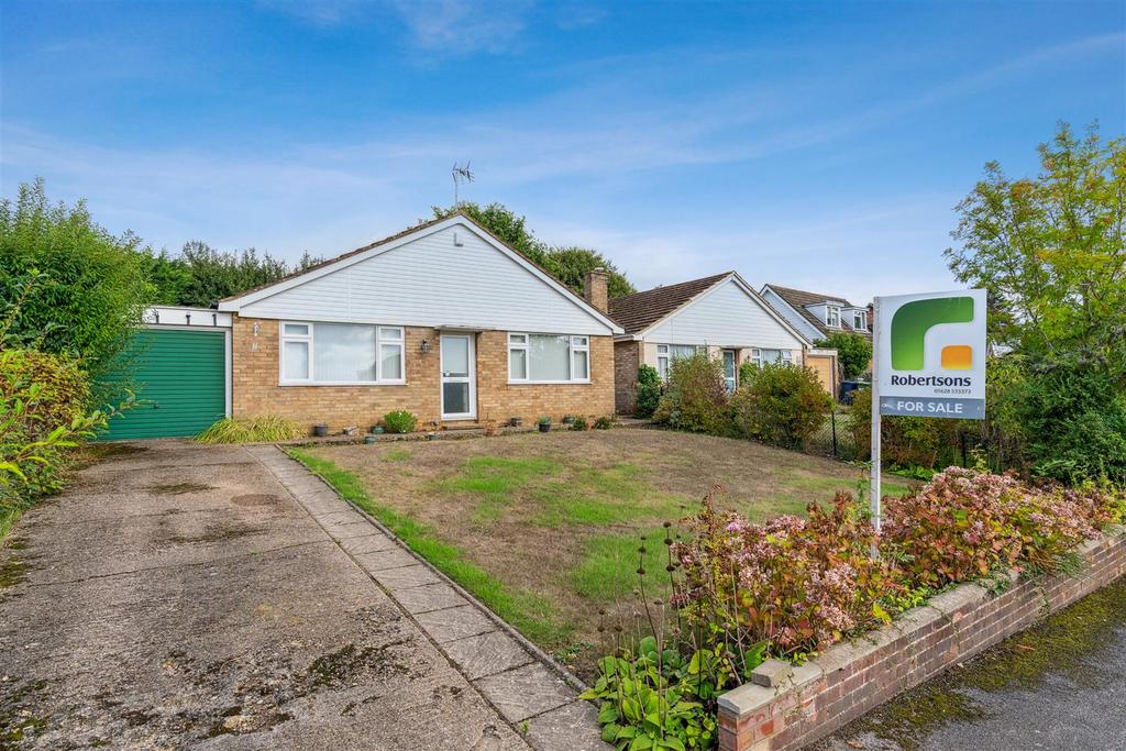 Highlea Avenue, Flackwell Heath 2 bed detached bungalow - £675,000