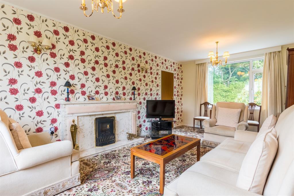 Raynel Drive, Cookridge, LS16 3 bed semi-detached house - £225,000