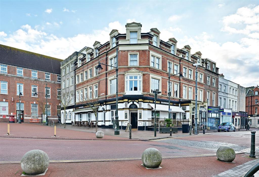Devonshire Road, Bexhill-On-Sea 3 bed flat - £127,500