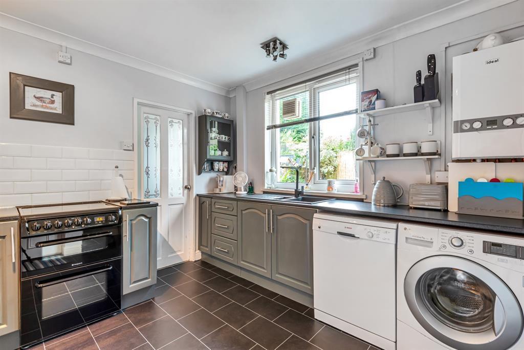 Raynel Drive, Adel, LS16 2 bed semi-detached house - £235,000