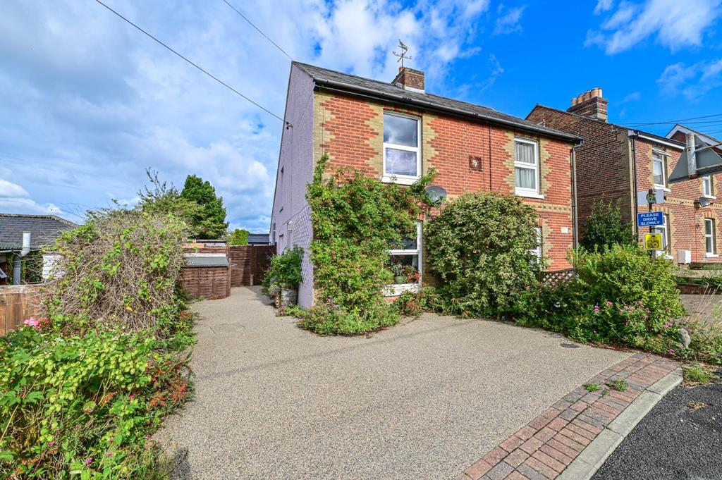 Main Road, Havenstreet, Ryde 2 bed semi-detached house - £300,000