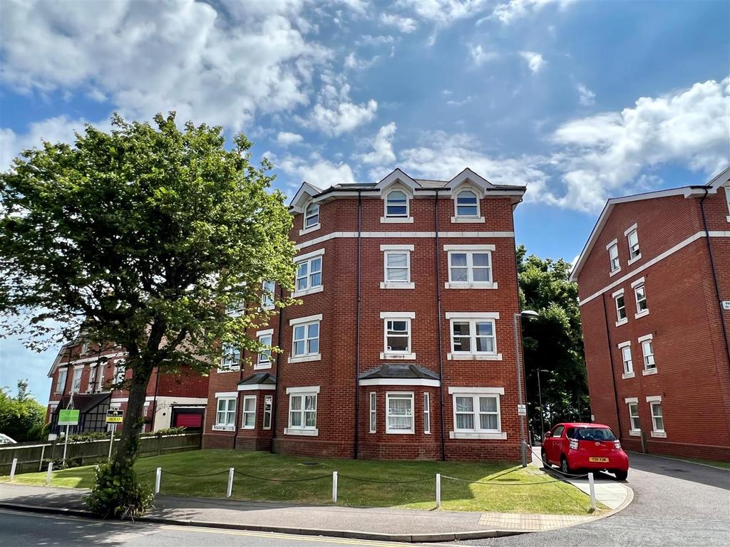 Upper Avenue, Eastbourne 2 bed flat - £170,000