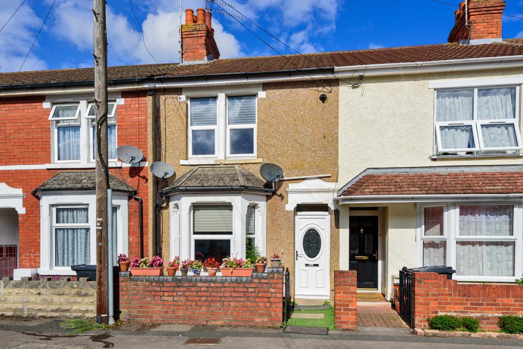 Swindon, Wiltshire, SN1 2 bed terraced house - £210,000