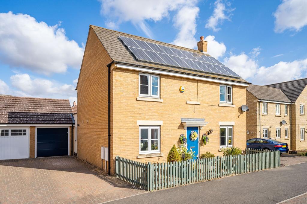 Duddle Drive, Longstanton, CB24 4 bed detached house - £525,000