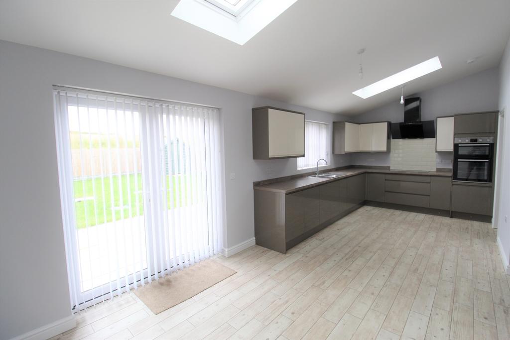 33 White Plot Road, Methwold Hythe... 4 bed terraced house - £1,650 pcm ...