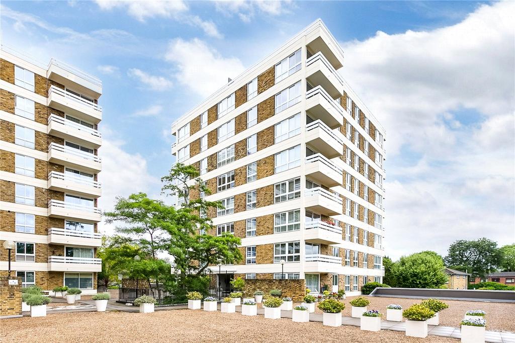 March Court, Warwick Drive, London 2 bed flat - £1,900 pcm (£438 pw)