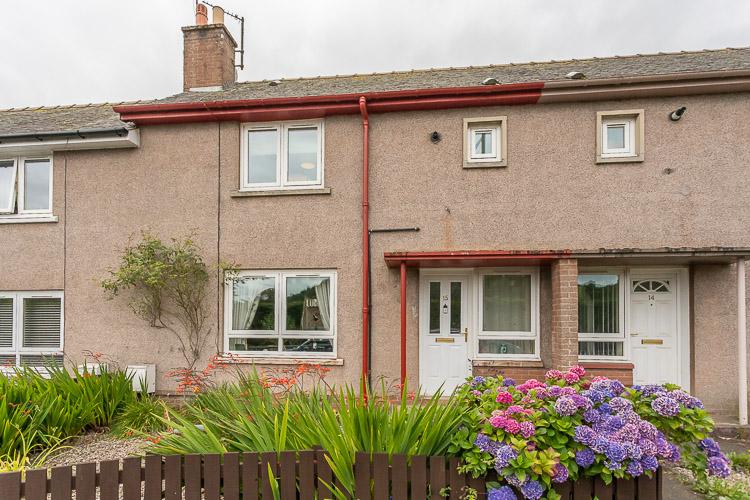 15 Craighall Place, Rattray... 2 bed terraced house - £90,000
