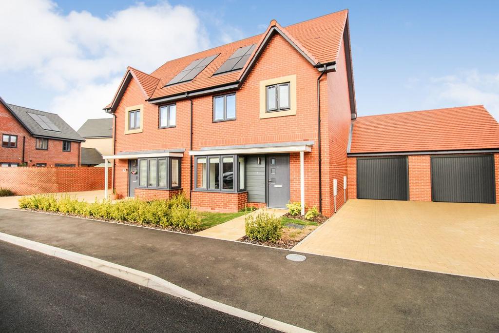 Roundel, Wootton, Bedford 3 bed semi-detached house - £350,000