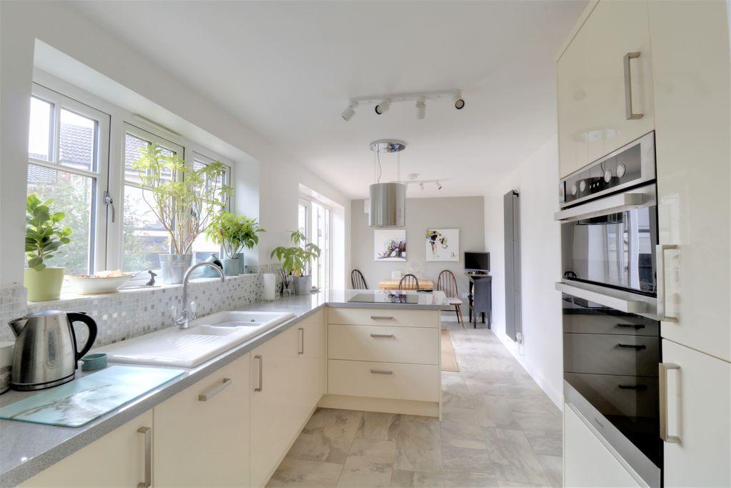 Kellwell House, Micklehome Drive, Alrewas DE13 7AU 4 bed detached house ...