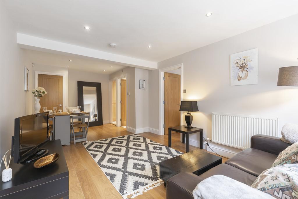 Priory Street, Cheltenham GL52 6DR 1 bed apartment - £995 pcm (£230 pw)
