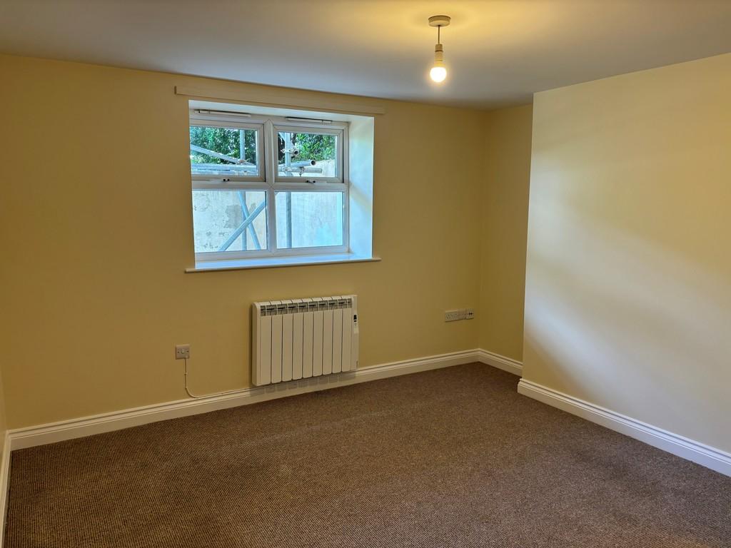 Powderham Road, Newton Abbot 2 bed ground floor flat - £795 pcm (£183 pw)