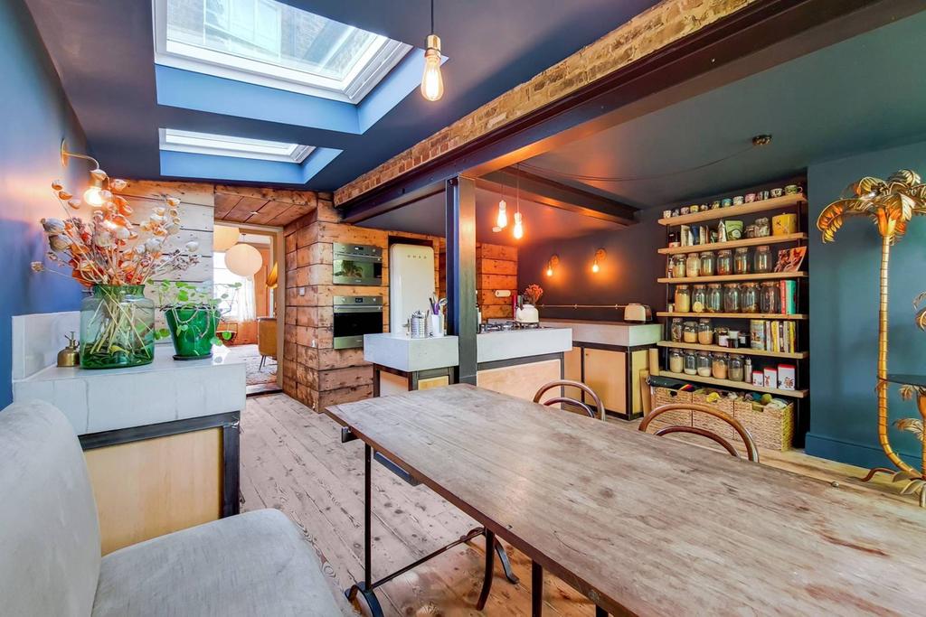 Southwell Road, Camberwell, London, SE5 2 bed house - £800,000