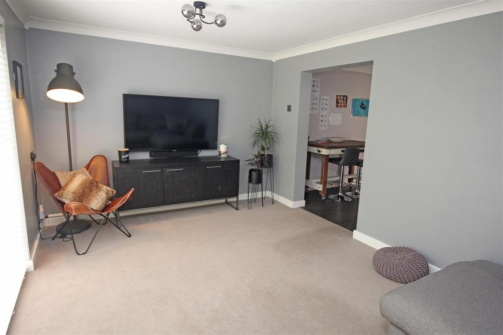 Wisden Road, Stevenage, SG1 5JS 3 bed end of terrace house - £365,000