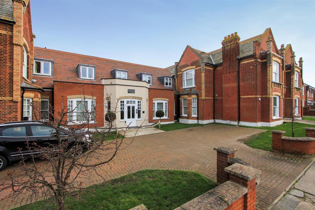 Graystone Road, Tankerton, Whitstable 2 bed flat - £1,150 pcm (£265 pw)