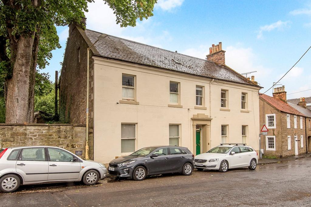 Muckhart Road, Dunning, PH2 4 bed flat - £174,000