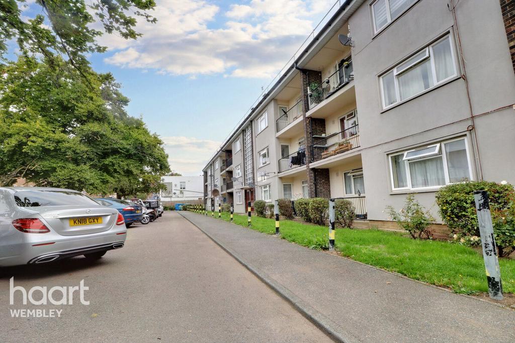 Harrow Road, Wembley 2 bed flat - £275,000