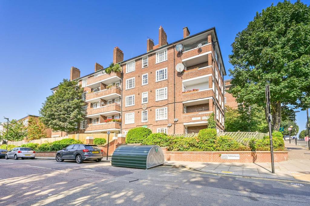 Coleman Mansions, Crouch End Hill... 2 bed flat - £1,950 pcm (£450 pw)