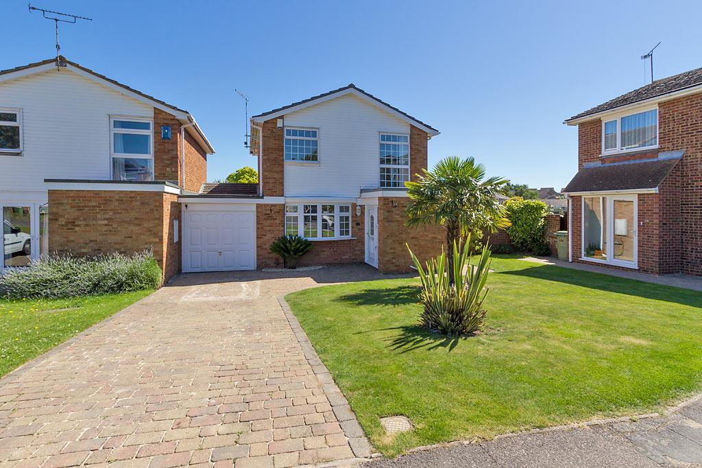 Merlin Close, Sittingbourne, Kent, ME10 3 bed detached house - £375,000